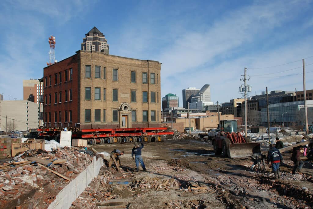 Structural Moving · Modern Movers