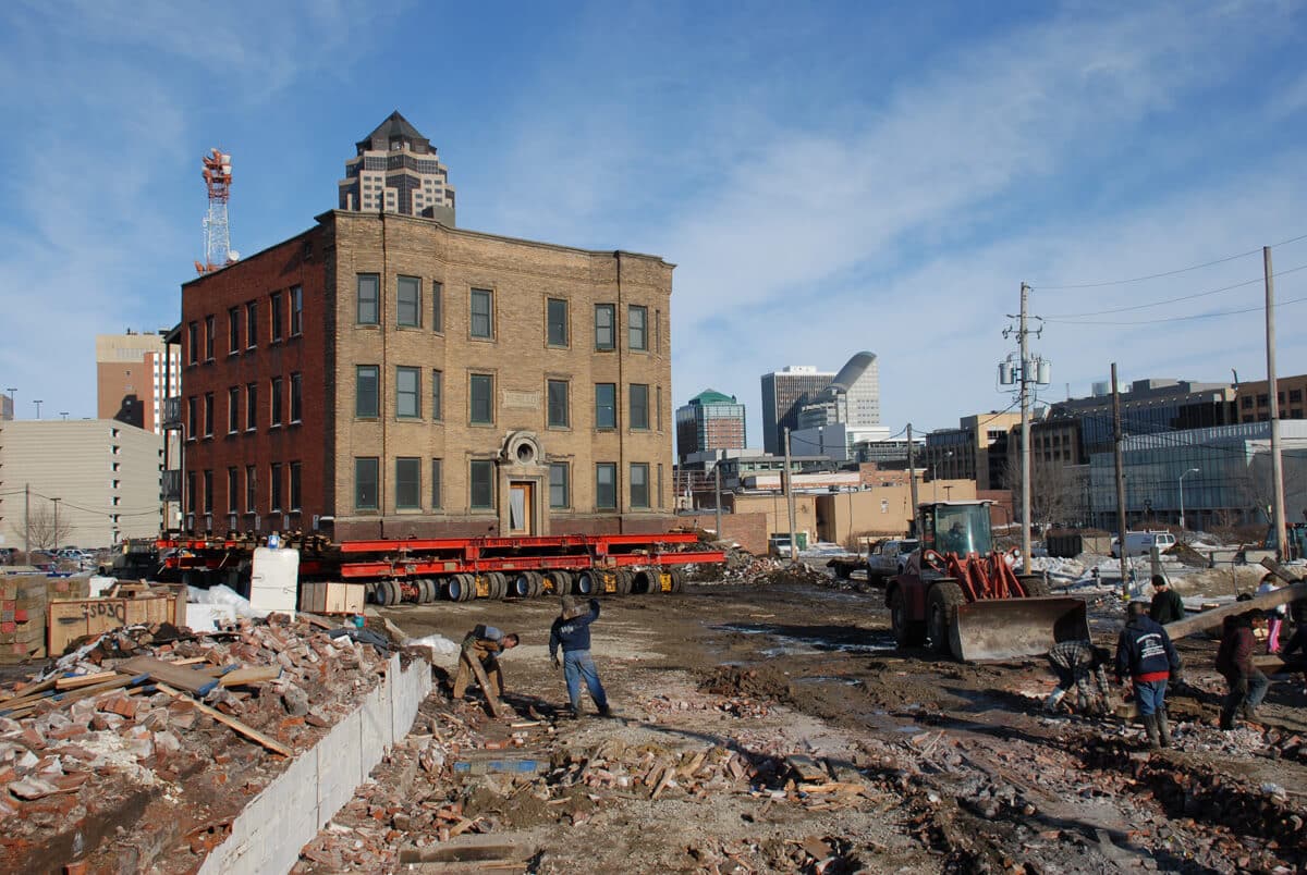 Structural Moving · Modern Movers